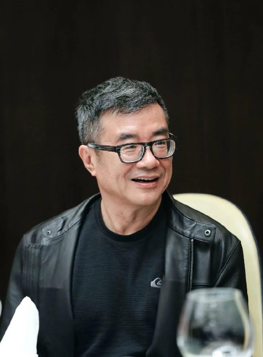 ZHOU GUOPING :: Kortárs Kínai Írók